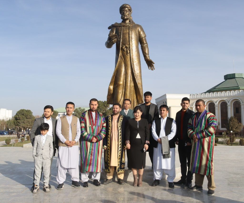 Termizda afg‘on va o‘zbek yoshlari Navoiyni xotirladi. — Afg‘oniston ...